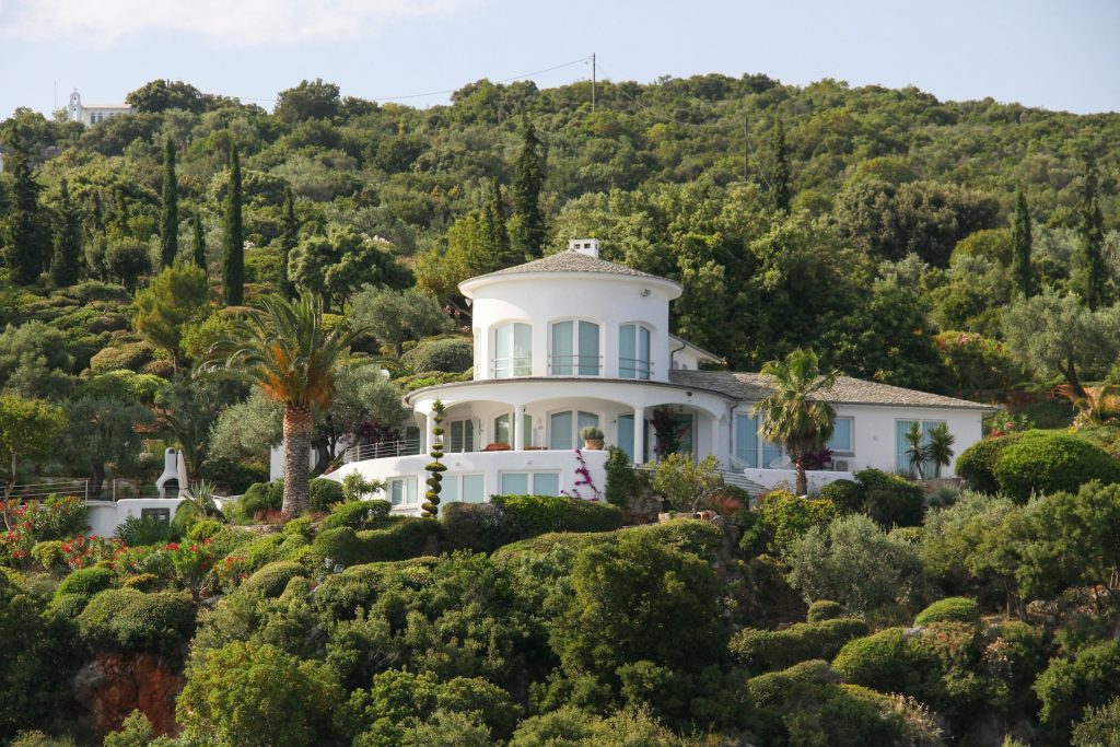 Buying a Property in Greece: Foreigner’s Guide for 2026 | Get Golden Visa